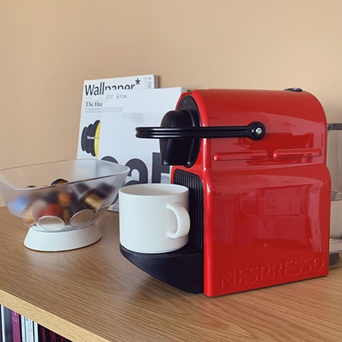 Inissia Ruby Red Coffee Machine | Nespresso™ Thailand