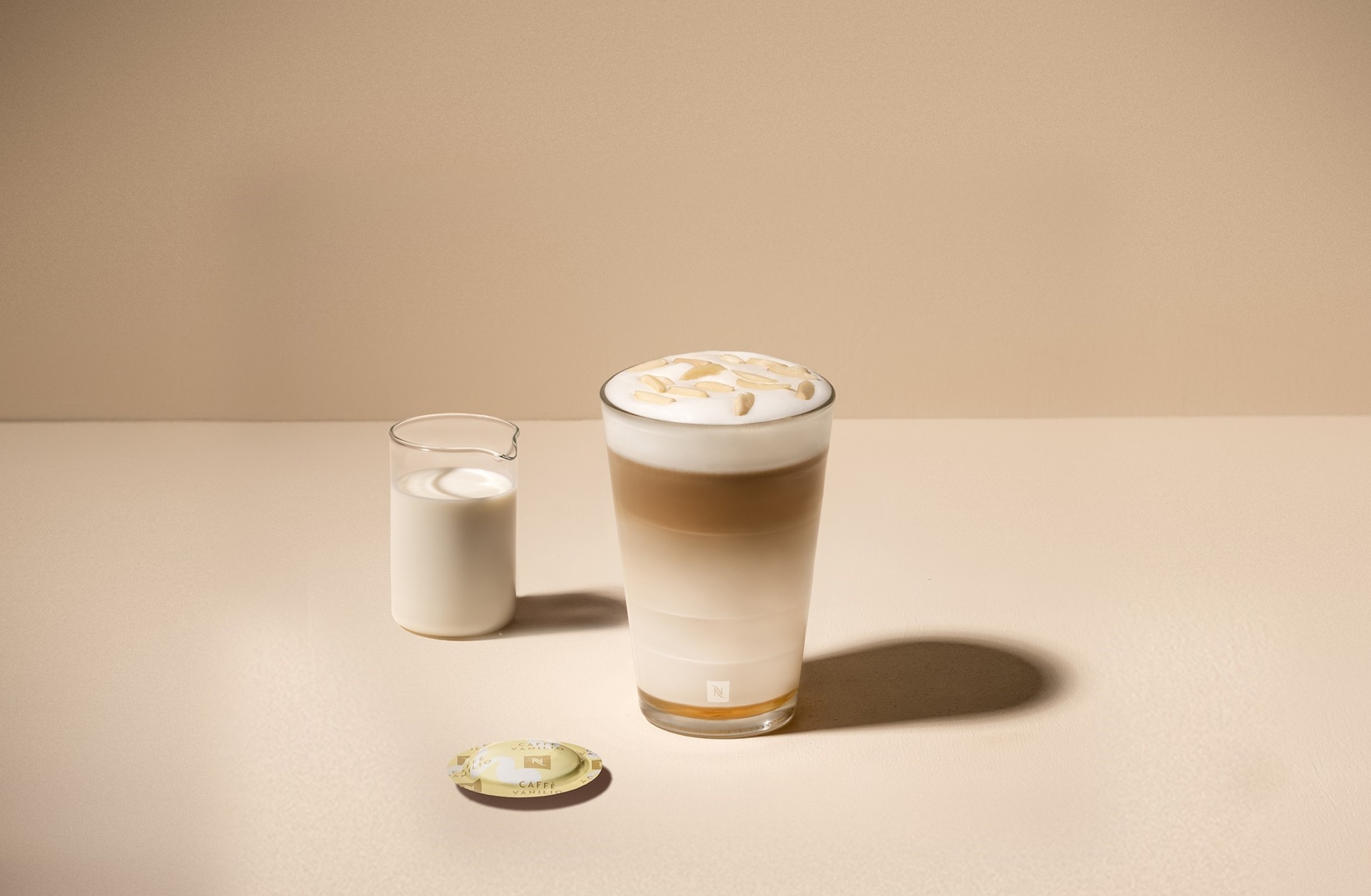 Caffè Vanilio almond crush | Nespresso Profesional - Reţete de cafea ...